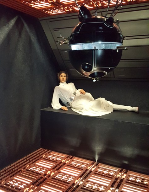 Outpost One | FIGUREN UND GESCHICHTEN