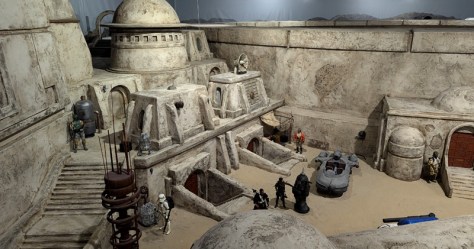 Outpost One / Scale – Ausstellung | FIGUREN UND GESCHICHTEN